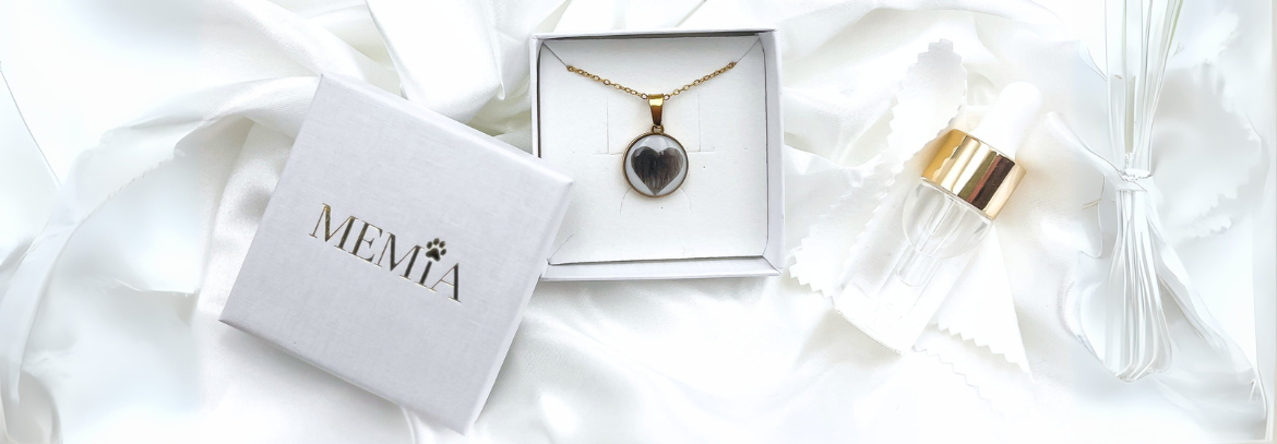Every piece of jewelry is a silent story, says the participant of the ...